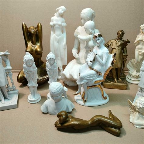 Фарфоровые статуэтки бисквит Часы Пушкин Пионерка Школьница Мать Дитя 500 грн Інші фігурки