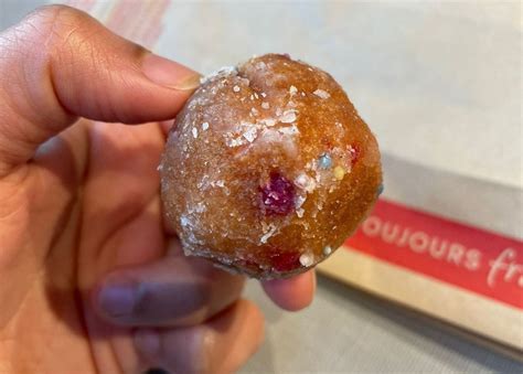 I Tried Timbits From Tim Hortons For The First Time And It Didnt Go As Expected Photos Narcity