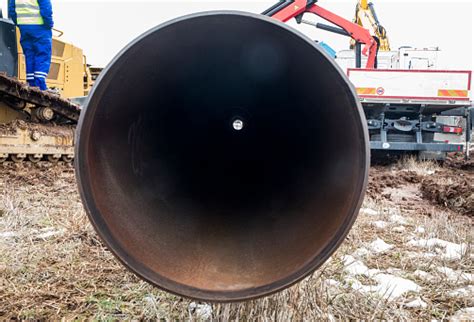 천연 가스 전송 파이프라인 및 원유 파이프 가 가정 및 기업에 연료 공급을 수송하기 위한 설치 0명에 대한 스톡 사진 및 기타 이미지 Istock