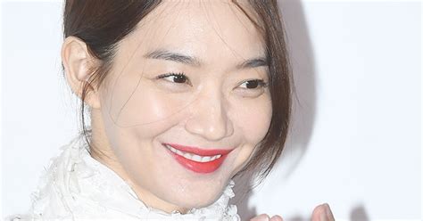 신민아 눈에 띄는 레드립 미소 [포토엔hd]