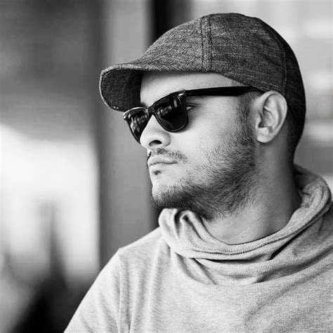 Младият мултиталант Росен Карамфилов се завръща към голямата си любов поезията с новата си