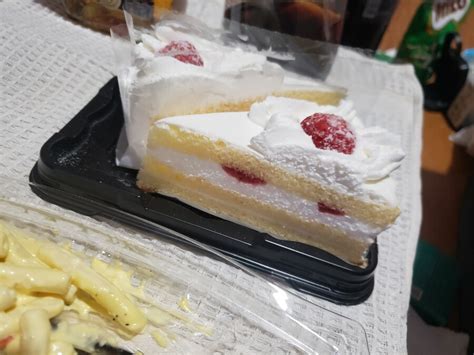 3종 샐러드 모둠 딸기 쇼트케이크 음식 갤러리