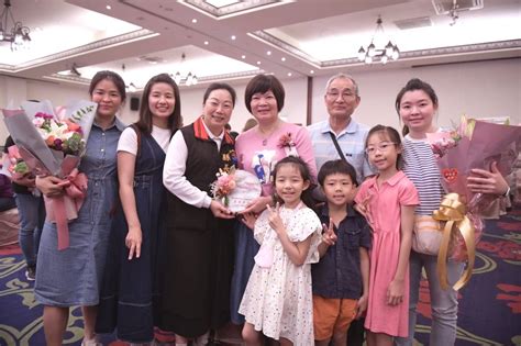 花縣府表揚40位暖心母親 中華日報 Line Today