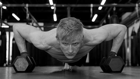 3 Ways To Build A Bigger And Stronger Chest Without Lifting Heavy