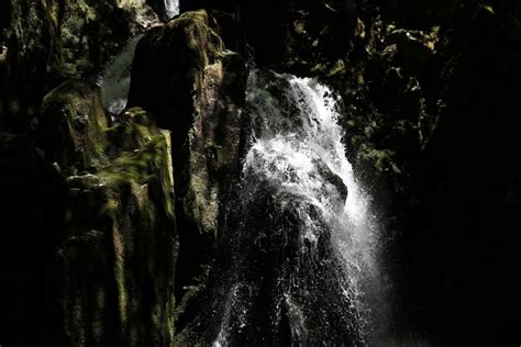このたびのたび岡山の滝山乗渓谷不動滝岡山県真庭市