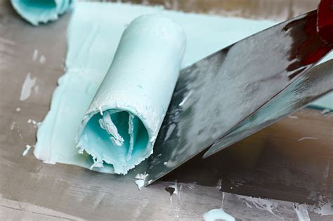 타이 롤 아이스크림 냉동 실에 수 작업으로 이루어집니다 천연 딸기과 성분에서 만든 달콤한 디저트입니다 음식을 만드는 과정 건강한 식생활에 대한 스톡 사진 및 기타 이미지