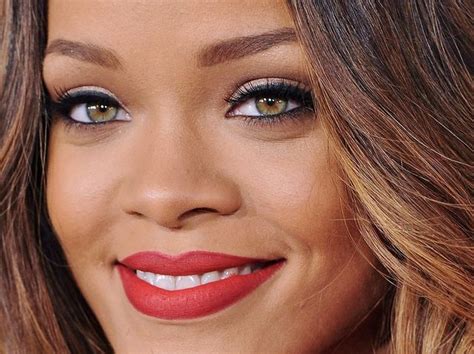 What Color Are Rihannas Eyes Akjeras