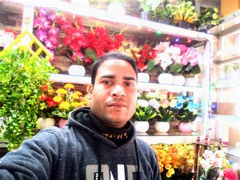 ফুলের দোকানে গিয়ে অবাক হলাম। আবার Md Ranju Official