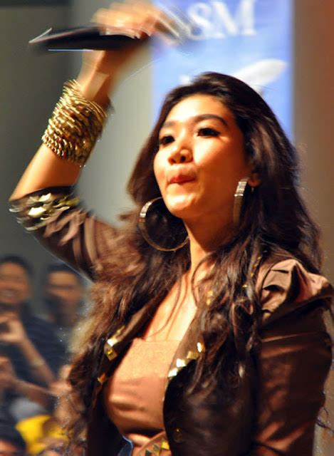 Thazin Performed For 8 Ladies Show Concert In Malaysia Myanmar Singer