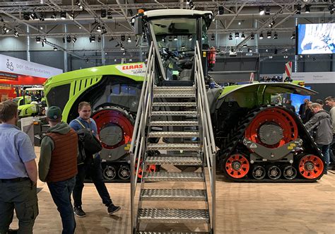 Claas Adds Four Track Articulated The Western Producer