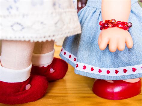 무료 이미지 구두 놀이 다리 무늬 빨간 담홍색 장난감 보석류 팔찌 미술 드레스 신발류 마음 인형 모니카 522016edition 522016