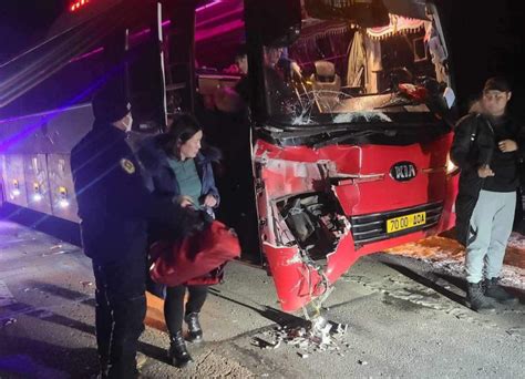 Хэнтий аймгаас 3 км ийн зайд 44 хүн тээвэрлэж явсан автобус осолджээ