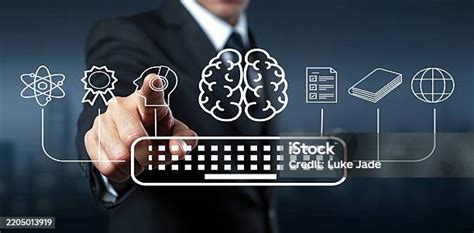 비즈니스 전문가 현대 비즈니스 환경에서 혁신 기술 및 지식을 대표하는 디지털 아이콘과 상호 작용합니다 개념에 대한 스톡 사진 및 기타 이미지 Istock