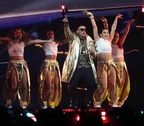 Del Barrio Al Mundo Impresionante Daddy Yankee En Su Primera Cita En