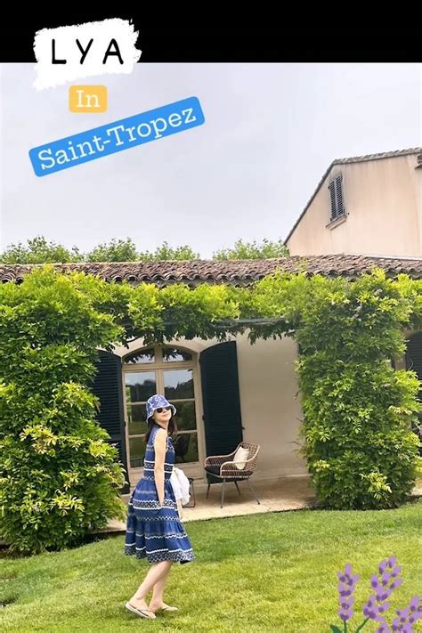 이영애 산뜻한 남프랑스 휴가 청량한 청청 스트라이프 드레스룩 스타와 패션