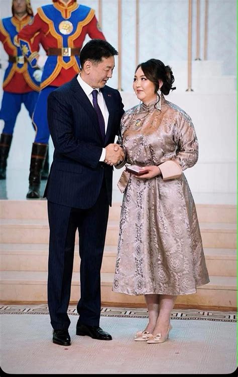 Ankhzul Юу гэж хэлээд ингэж харсан юм бэ гэж хүмүүс хошигнож асуужээ 😄 Би бол хамаг байдаг