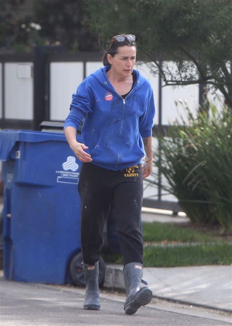 Rena Sofer Wears Her Wellington Boots Los Angeles 11012022 • Celebmafia