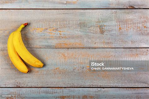 비타민 노란색 익은 음식 나무 바나나 과일 유기농 건강 한 신선한 원시 테이블 성분 달콤한 배경 다이어트 열 대 육즙 보드 자연 0명에 대한 스톡 사진 및 기타 이미지
