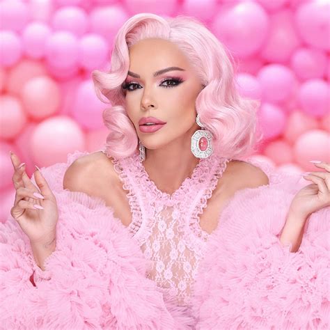 ДУЕТЪТ ВЕЧЕ Е ФАКТ ДЕСИСЛАВА х ДЖЕНА ПРАЗНУВАШ На светофара до мене твоя И друга ли кара