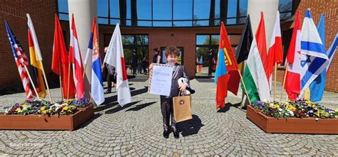 Камертон хамтлагийн дуучин Ган Эрдэнийн хүү Гансүлд олон улсын хийлчлийн наадамд 3 р байр эзэлж