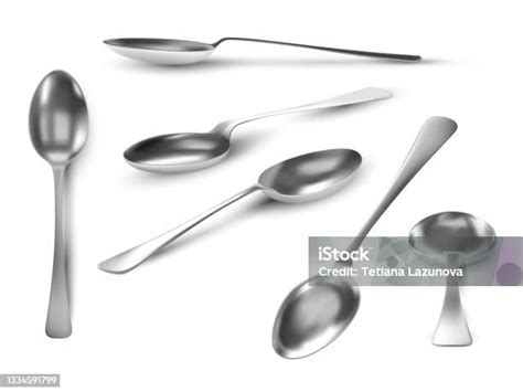 현실적인 숟가락 보기 3d 금속 테이블 기구 강철 티스푼 상단 각도 및 측면 보기 커피 차 또는 디저트 벡터 세트를 위한 실버 스푼 3차원 형태에 대한 스톡 벡터 아트 및