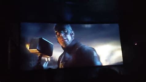 Капитан Америка берет молот Тора РЕАКЦИЯ ЗАЛА Мстители Финал Youtube