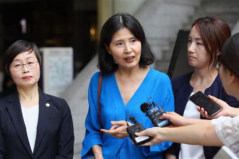 법원 “고은 성추행 주장 최영미 시인 손해배상 책임 없다”