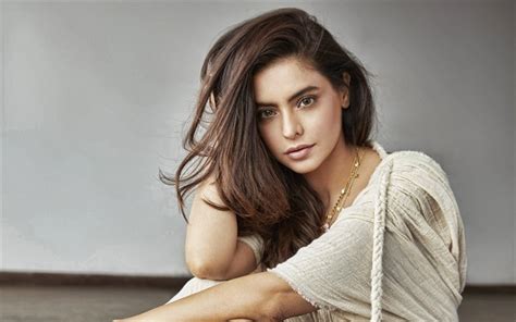 다운로드 4k 암나 샤리프 인도 여배우 발리우드 사진 촬영 아름다운 드레스 발리우드 스타 암나 샤리프 초상화 바탕