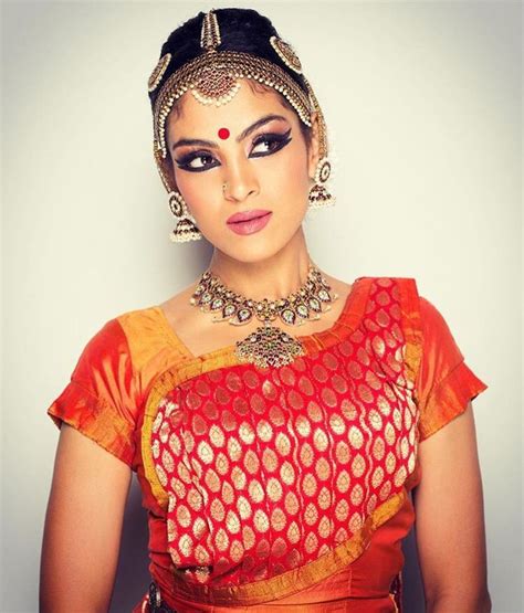 Pin By Anna Jose On Bharathanatyam Makeup Bharatanatyam Poses