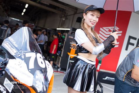 【ギャラリー】鈴鹿8耐のピットウォークを彩るレースクイーン／レースアンバサダー Autosport Web
