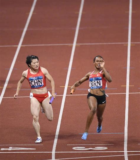 2018年雅加達亞運會：中國選手田徑4x100米接力女子組獲亞軍 每日頭條