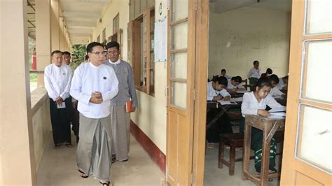 ပဲခူးမြို့နယ်၊ ဘုရားကြီးမြို့၊ အခြေခံပညာအထက်တန်းကျောင်း၌ တက္ကသိုလ်ဝင်တန်းစာမေးပွဲ ဖြေဆိုနေသည့် က