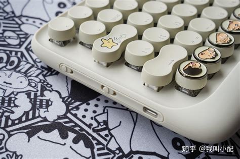谁说女生不喜欢机械键盘？那是因为你没有送洛斐蜡笔小新键盘套装 知乎