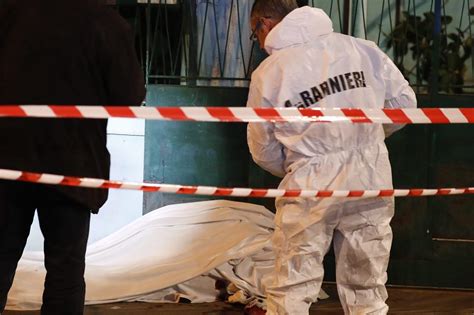 Napoli Clochard Ucciso Con Un Colpo In Testa Orribile Ipotesi
