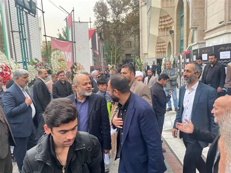 تصاویر سیاسیون در مراسم ختم همسر روحانی معروفهم قالیباف و واعظی آمدند