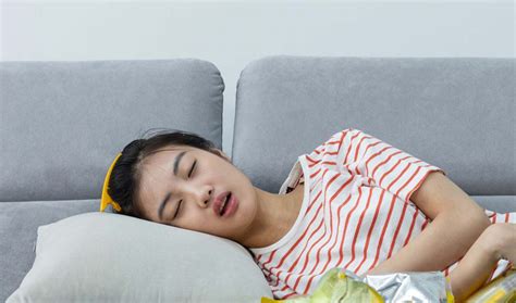 젊은 여성에 많은 ‘조용한 코골이… 심장마비·뇌졸중 유발한다 당신의 건강가이드 헬스조선