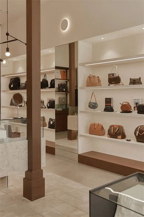 모던하고 고급스러운 14평 중고명품샵 인테리어 수원 광교