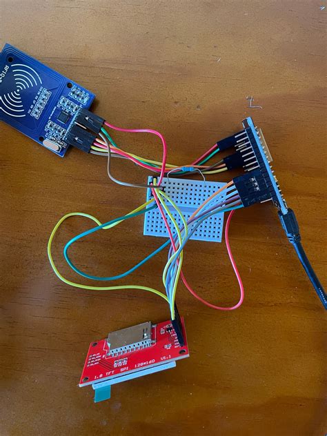 I Can T Get The ESP Microcontroller To Simultaneously Read An RFID Card And Display The UID On
