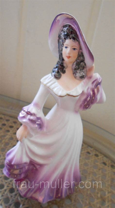 Статуэтка фарфоровая Девушка в шляпке Ручная работа Словакия ХХ век продажа цена в Одессе