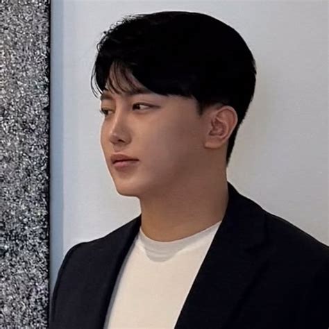 10대 명절 할머님 집에서 다시 집으로 돌아올 때 차 창가로 어둑한 야경을 보며 느꼈던 왠지 모를 가슴 저림 수학여행 단체버스에서 다시 학교로 돌아올 때의 가슴 저림