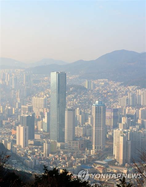 미세먼지로 뿌연 도심 연합뉴스