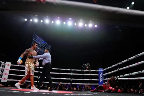 Papelón De Evander Holyfield Volvió A Subir A Un Ring A Los 58 Años