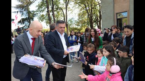 წიგნი რვეული პირველკლასელთა აკადემია ათასამდე ბავშვს უსასყიდლოდ გადაცა