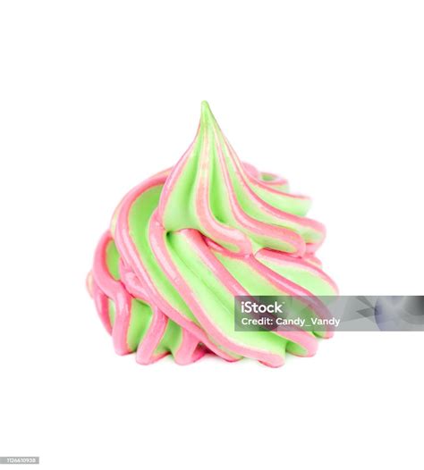 핑크와 그린 채찍 크림 소용돌이 흰색 배경에 고립 휘 핑된 계란 백인 클리핑 패스와 함께입니다 냉동 요구르트에 대한 스톡 사진