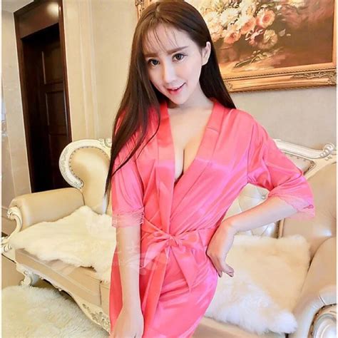 ชุดนอน ชุดนอนเรียบหรูสีขาว เนื้อผ้าชีฟองสีขาวขอบผ้ามันลื่นสีขาว เนื้อผ้าบางเบา แขน 3 ส่วน สาย