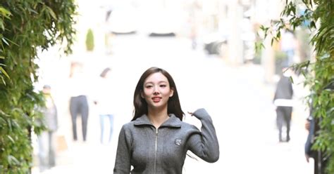 [md포토] 트와이스 나연 도심속 숲길 걸어요