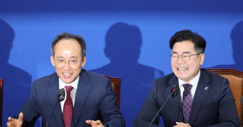 여야 신임 원내대표 첫 상견례25만 원 지원금·채상병 특검 기싸움