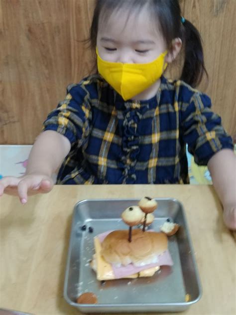 요리활동 개구리 햄버거 만들기 만1세 튜브1 2반 푸른숲어린이집 Kbs 유아교육회 지정원