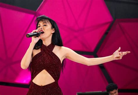 Download Enchanting Performer Selena Quintanilla Wallpaper Wallpapers Com