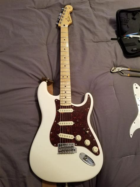Fender Mim Standard Stratocaster Arctic White With Tortoise Shell Pickguard And Aged White